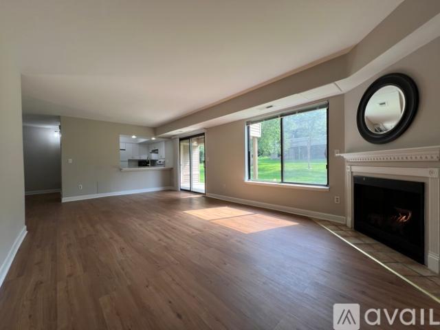 2 BR, 2 BA Apartment 225 Briarcrest Dr, Unit 202, Ann Arbor, MI 48104