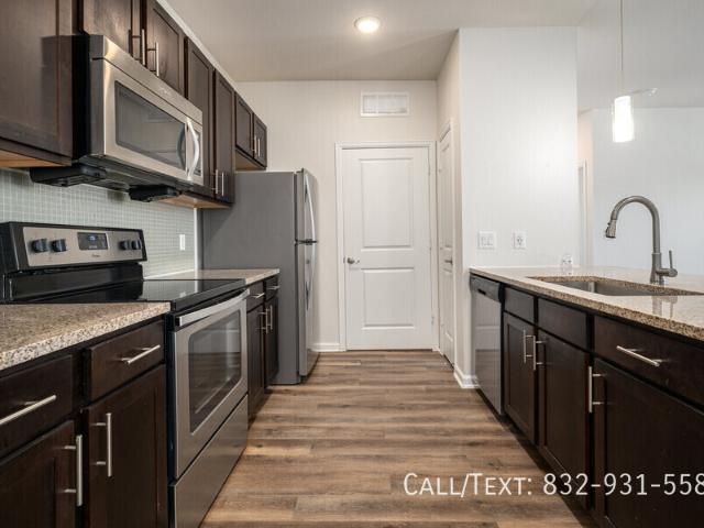 2 BR, 2 BA Apartment 23000 Bellaire Blvd, Richmond, TX 77406