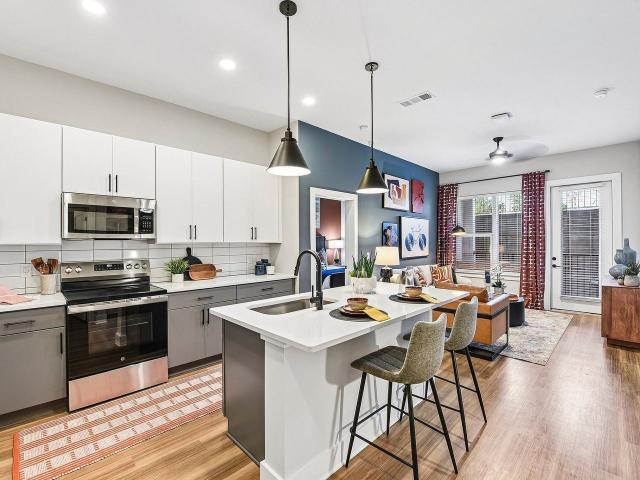 2 BR, 2 BA Apartment 2307 North Tryon Street Unit 116, Charlotte, NC 28206