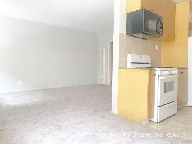 2 BR, 2 BA Apartment 2311 S Bentley Ave, Los Angeles, CA 90064