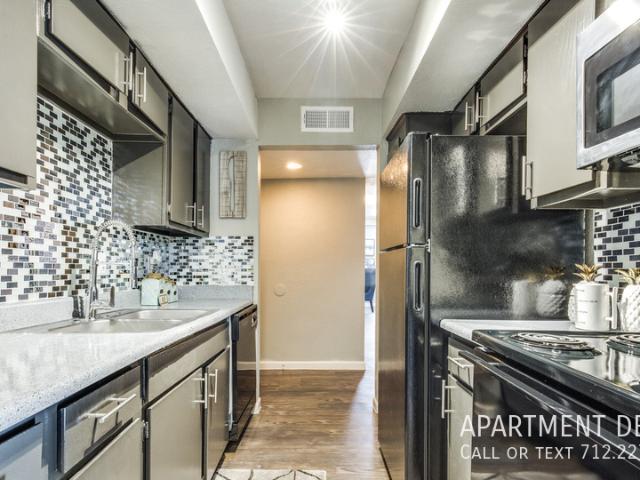 2 BR, 2 BA Apartment 2316 Crescent Park DrÂ, Houston, TX 77077