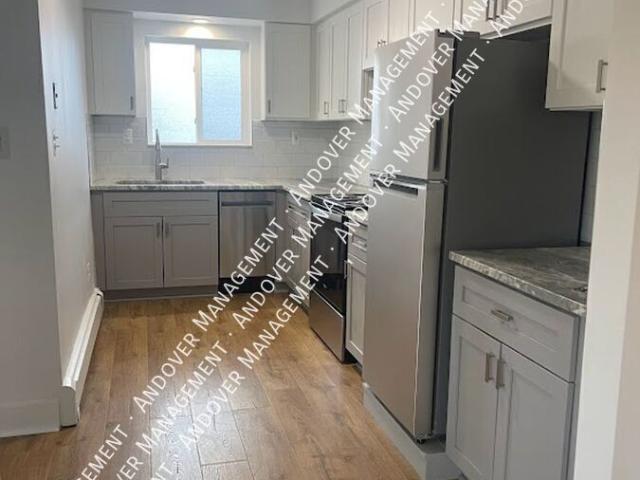 2 BR, 2 BA Apartment 2321 W 14 Mile Rd, Royal Oak, MI 48073