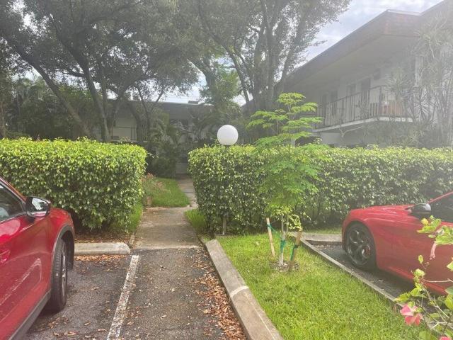 2 BR, 2 BA Apartment 2324 Van Buren Street, Hollywood, FL 33020