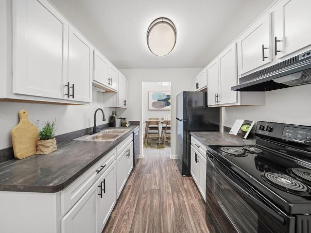 2 BR, 2 BA Apartment 23275 Riverside Dr Unit 1614, Southfield, MI 48033