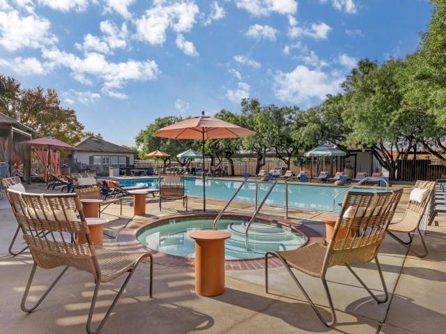 2 BR, 2 BA Apartment 2327 Summer Creek Dr Unit 088, Santa Rosa, CA 95404