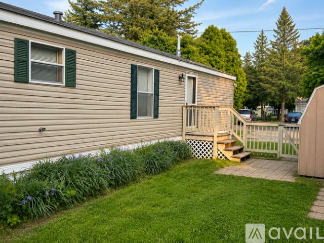 2 BR, 2 BA Apartment 23374 Elm Avenue, Dollar Bay, MI 49922