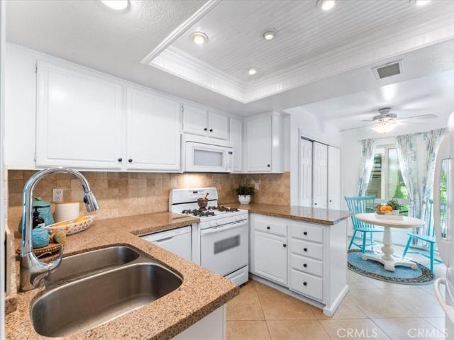 2 BR, 2 BA Apartment 23454 Coso, Mission Viejo, CA 92692