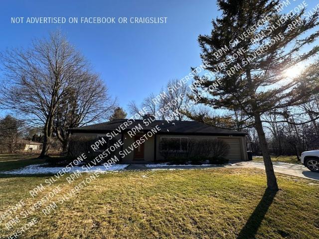2 BR, 2 BA Apartment 2362 Sanders Place, Bloomfield Hills, MI 48302