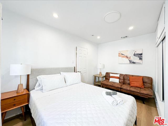 2 BR, 2 BA Apartment 239 South Doheny Drive, Beverly Hills, CA 90211