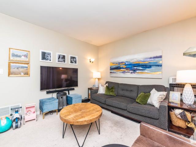 2 BR, 2 BA Apartment 23 North Racine Avenue, Chicago, IL 60607