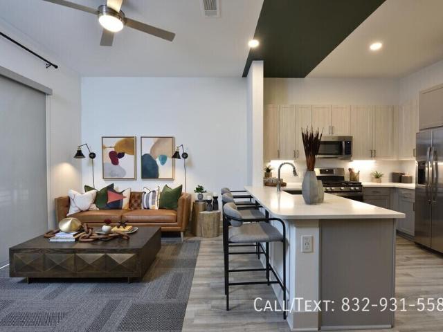 2 BR, 2 BA Apartment 3400 W Alabama St, Houston, TX 77027