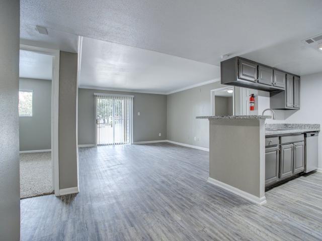 2 BR, 2 BA Apartment 3400 Woodchase Drive Unit 431, Houston, TX 77042