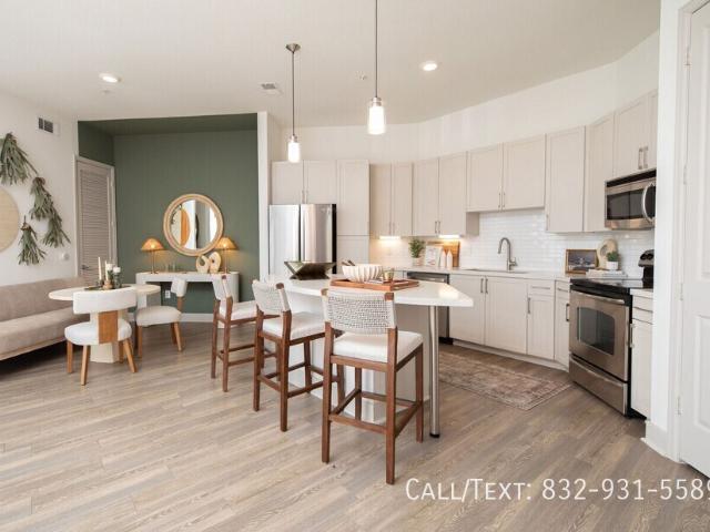 2 BR, 2 BA Apartment 3400 Westheimer Rd, Houston, TX 77019