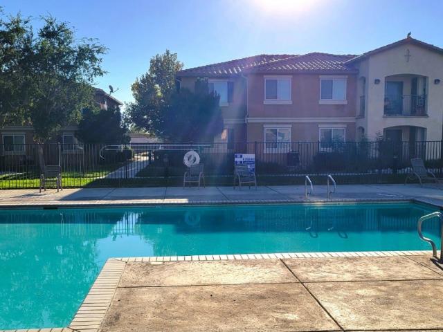 2 BR, 2 BA Apartment 340 S Downs St Unit 215, Ridgecrest, CA 93555