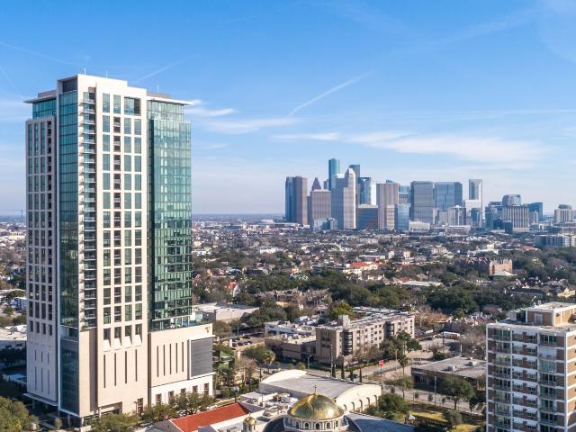 2 BR, 2 BA Apartment 3411 Yoakum Blvd, Houston, TX 77006