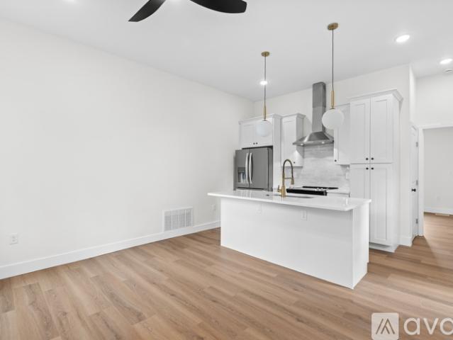 2 BR, 2 BA Apartment 3418 Michigan Ave, St. Louis, MO 63118