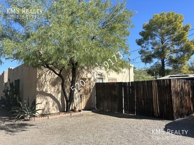 2 BR, 2 BA Apartment 3419 E Glenn St, Tucson, AZ 85716