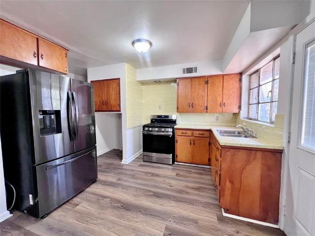 2 BR, 2 BA Apartment 3423 Perryton Drive, Dallas, TX 75224