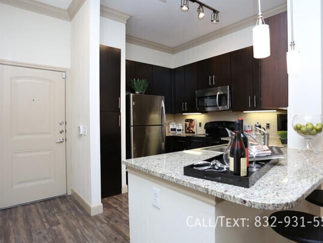 2 BR, 2 BA Apartment 3500 Tartan Ln, Houston, TX 77025