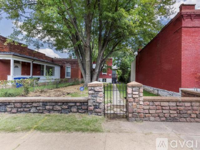 2 BR, 2 BA Apartment 3506 S Compton Ave, St. Louis, MO 63118