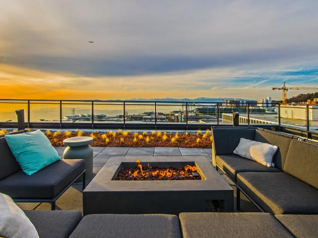 2 BR, 2 BA Apartment 350 1st Ave W Unit 402, Seattle, WA 98119
