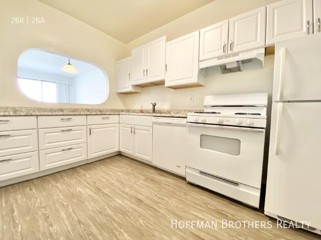 2 BR, 2 BA Apartment 350 N Oakhurst Dr, Beverly Hills, CA 90210