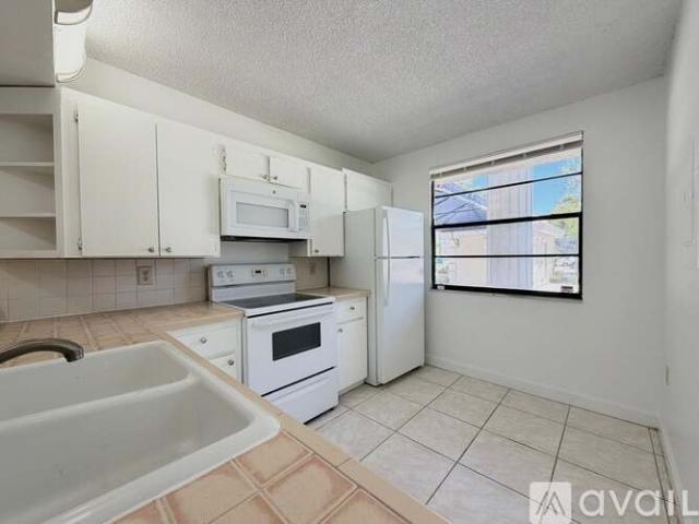 2 BR, 2 BA Apartment 3511 Village Blvd, Unit 11, West Palm Beach, FL 33409