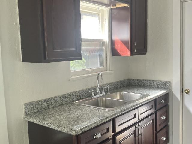 2 BR, 2 BA Apartment 3516 Nagle Street, Houston, TX 77004