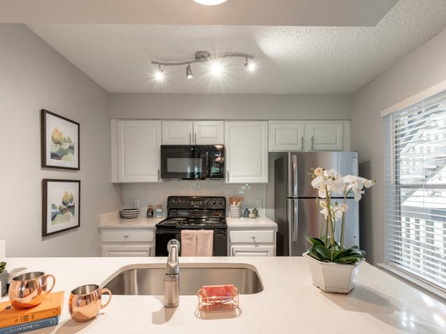 2 BR, 2 BA Apartment 3523 N Hills Dr, Austin, TX 78731
