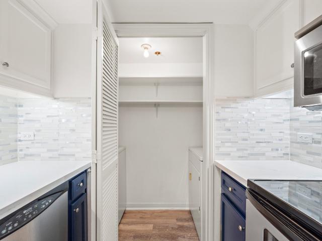 2 BR, 2 BA Apartment 3525 Sage Road, Houston, TX 77056
