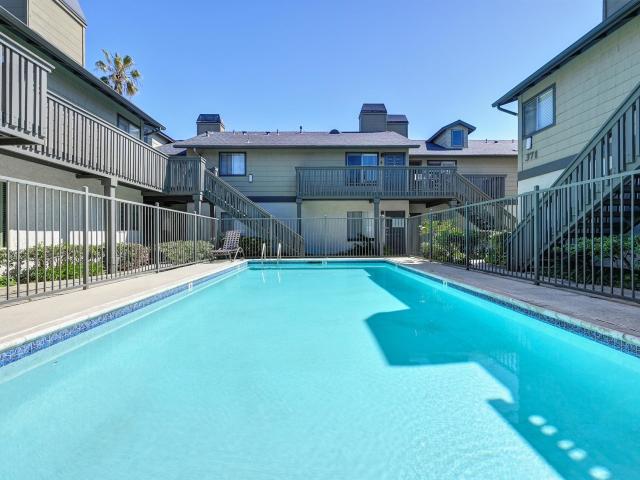 2 BR, 2 BA Apartment 355 Pine Avenue Unit 379 F, Carlsbad, CA 92008