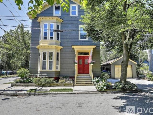 2 BR, 2 BA Apartment 35 Hammond Street, Providence, RI 02909