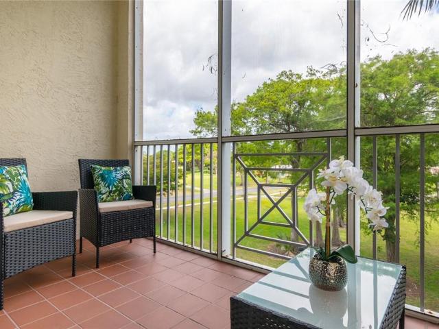 2 BR, 2 BA Apartment 3600 Oaks Clubhouse Dr, Pompano Beach, FL 33069
