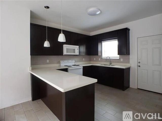 2 BR, 2 BA Apartment 3611 Paola St, Unit 2, Edinburg, TX 78541