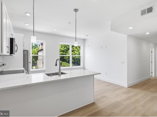 2 BR, 2 BA Apartment 3637 N 16th St, Philadelphia, PA 19140