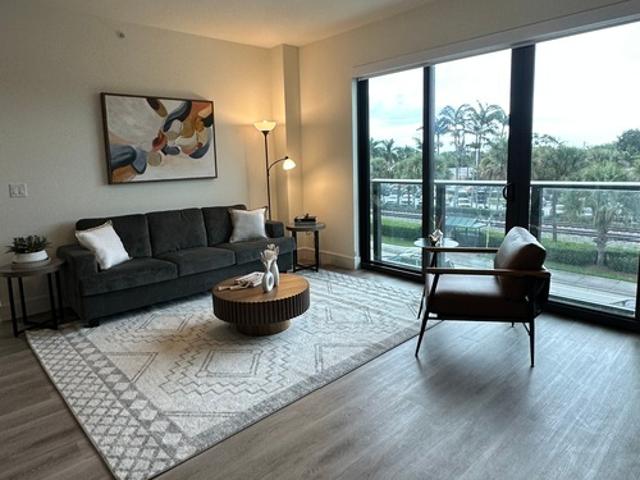 2 BR, 2 BA Apartment 3701 N Dixie Hwy, Unit 303, Oakland Park, FL 33334