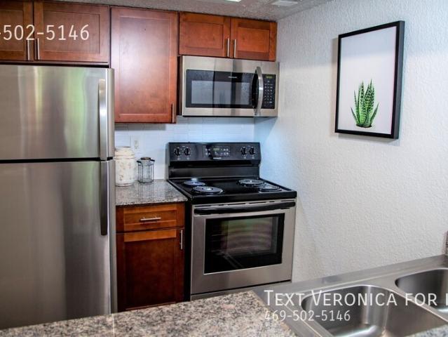 2 BR, 2 BA Apartment 3707 Manchaca Rd, Austin, TX 78704