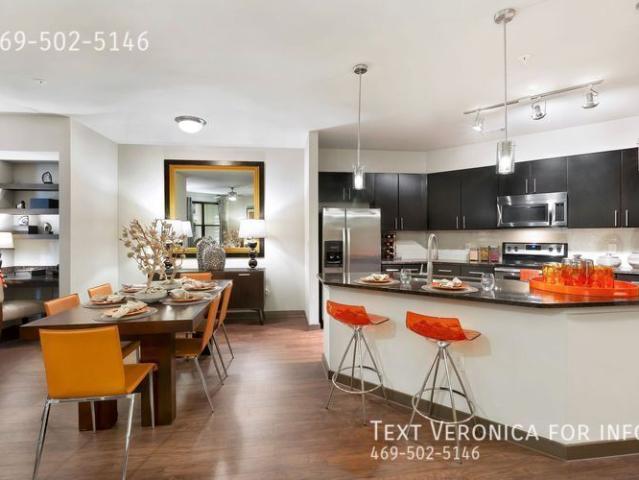 2 BR, 2 BA Apartment 3715 S 1st St, Austin, TX 78704
