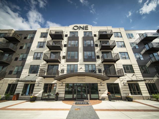 2 BR, 2 BA Apartment 375 W Dundee Rd Unit 521, Wheeling, IL 60090