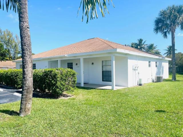 2 BR, 2 BA Apartment 3788 Harwood St, West Palm Beach, FL 33403