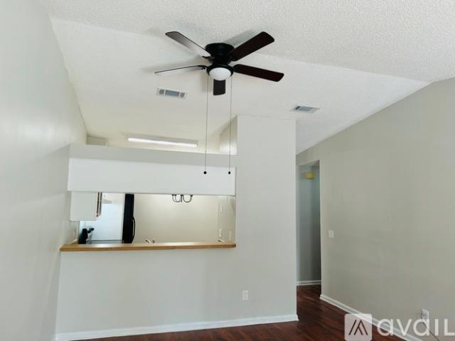 2 BR, 2 BA Apartment 3801 Crown Point Road, Jacksonville, FL 32257