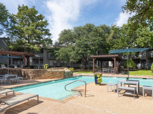 2 BR, 2 BA Apartment 3801 North Belt Line Road Unit 807, Irving, TX 75038