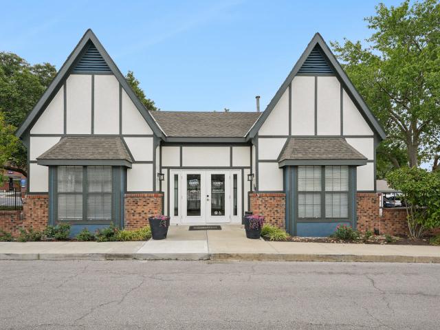 2 BR, 2 BA Apartment 3801 Somerset Drive Unit 09 202, Prairie Village, KS 66208