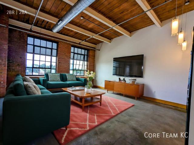 2 BR, 2 BA Apartment 382 W 22nd Street, Kansas City, MO 64108