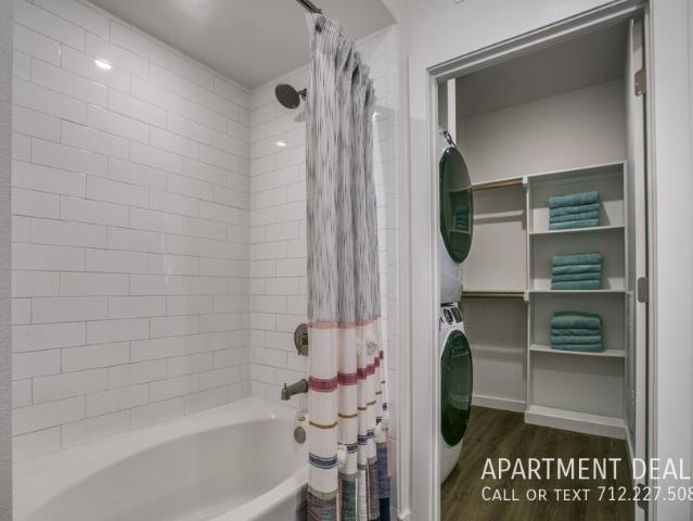 2 BR, 2 BA Apartment 3906 Dacoma StÂ, Houston, TX 77092