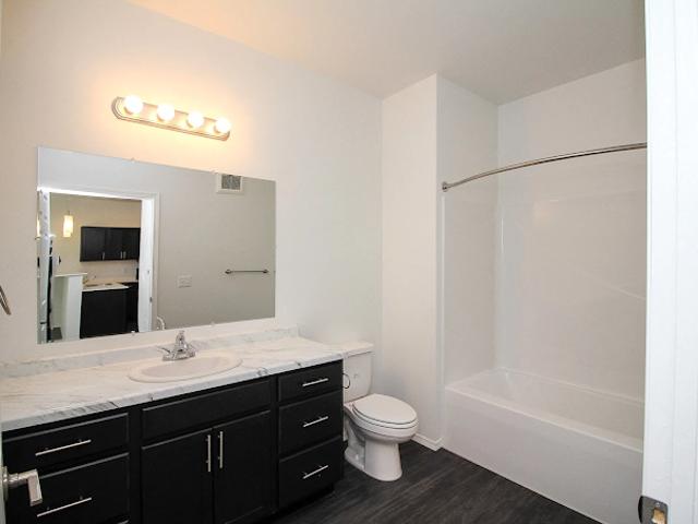 2 BR, 2 BA Apartment 3909 N Olympia Dr Unit 3933 306, Sioux Falls, SD 57107