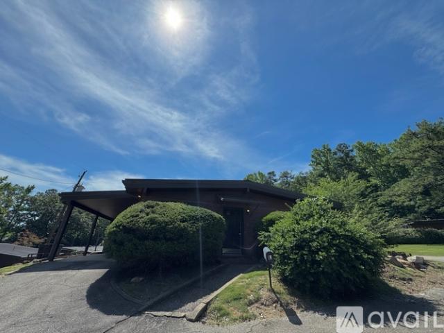 2 BR, 2 BA Apartment 3930 Montclair Rd, Unit L, Birmingham, AL 35213