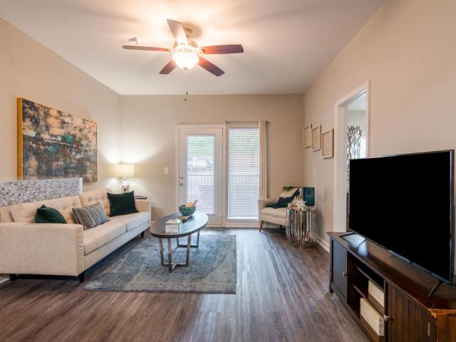 2 BR, 2 BA Apartment 3950 South Jackson Drive Unit 02 308, Independence, MO 64057