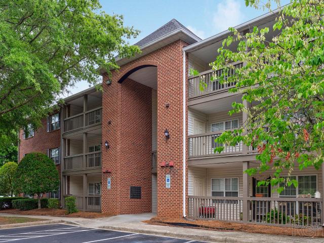 2 BR, 2 BA Apartment 3971 River Pointe Place Unit 31337, High Point, NC 27265
