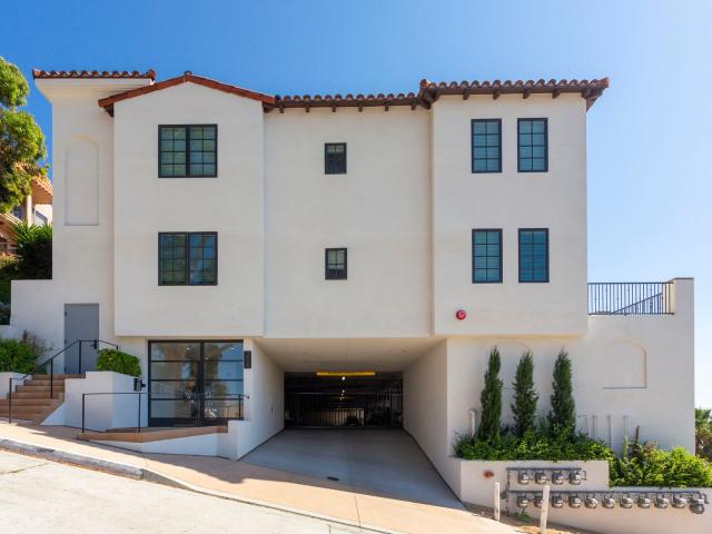 2 BR, 2 BA Apartment 3975 Old Town Avenue Unit 07, San Diego, CA 92110